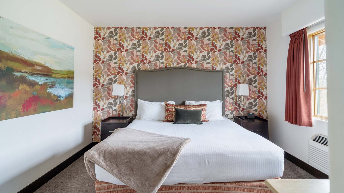 Euro King Room | Columbia Cliff Villas
